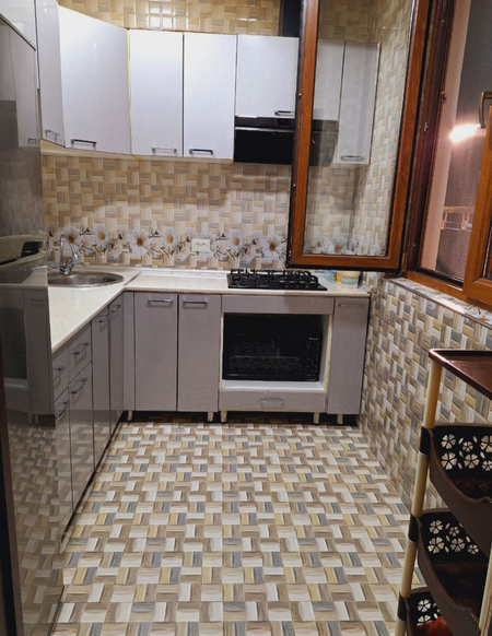 Продается квартира на 10 квартале Чиланзарского района.  3/3/4
