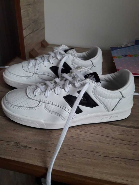 Продаю кроссовки New Balance 300, оригинал, размер 36,5 (22,5 см)