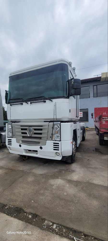 Renault сотилади. Холати аьло даражада. 15.000$. Нархи келишилади