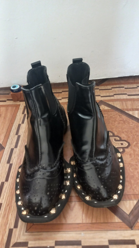 Продам сапожки женские
