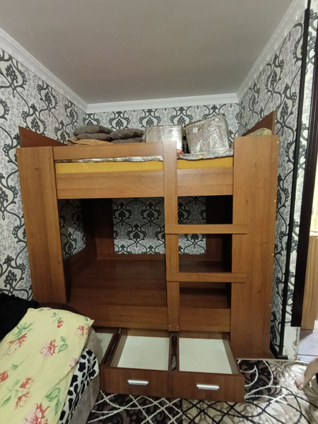 Двухярусная двухспальняя кровать.