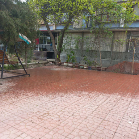 TTZ Ahmad Yugnakiy 2 xonali 1 qavat orqa xovlisi bor 3 avtomobil