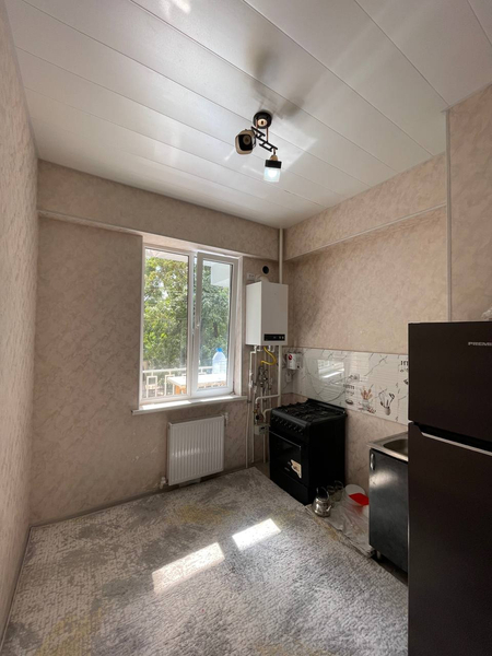 Yunsobod 14 kv 4/1/4 agaroti kota 93 m2 srochniy sotilvoti
