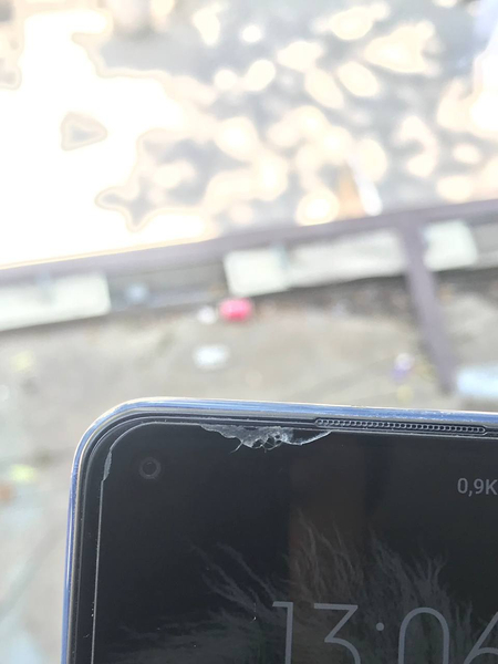 Xiaomi Redmi Note 9 Laminati bilan turibdi