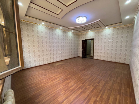 Chinor restorani tomonda 3 xonalik uy sotiladi