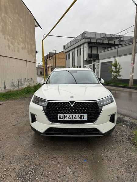 Nissan Venucia Продется