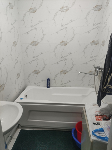Bollarga 3 xonali uyning bir xonasi ijaraga beriladi