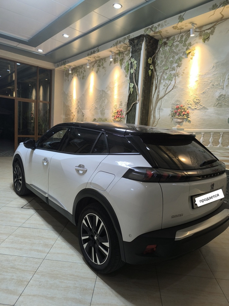 Электромобиль PEUGEOT E2008 кроссовер