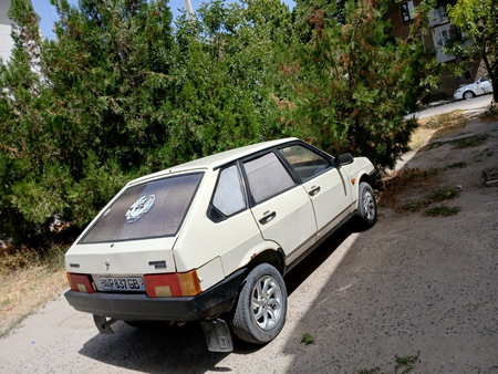 Mashina sotiladi