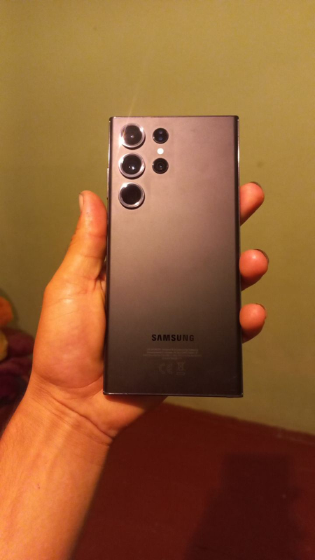 galaxy s23 ultra ekran ketgan  oladiganlar bolsa  telefon qiling