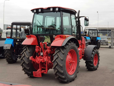 Traktor BELARUS-1221.3  Nasiya Savdo RIbosiz