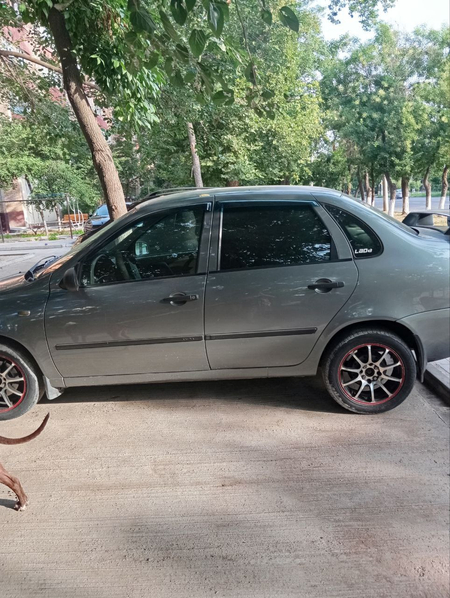 Продается автомобиль Lada Kalina