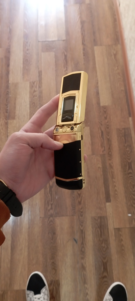 Vertu V77 axyta gold