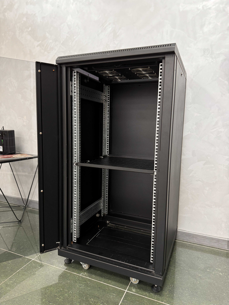 Шкаф напольный стекло 22U 600x600