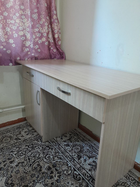 Продаётся парта б/у в хорошем состоянии