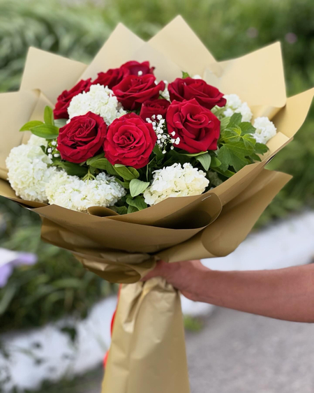 Atiegul pion lola siren buket gullar