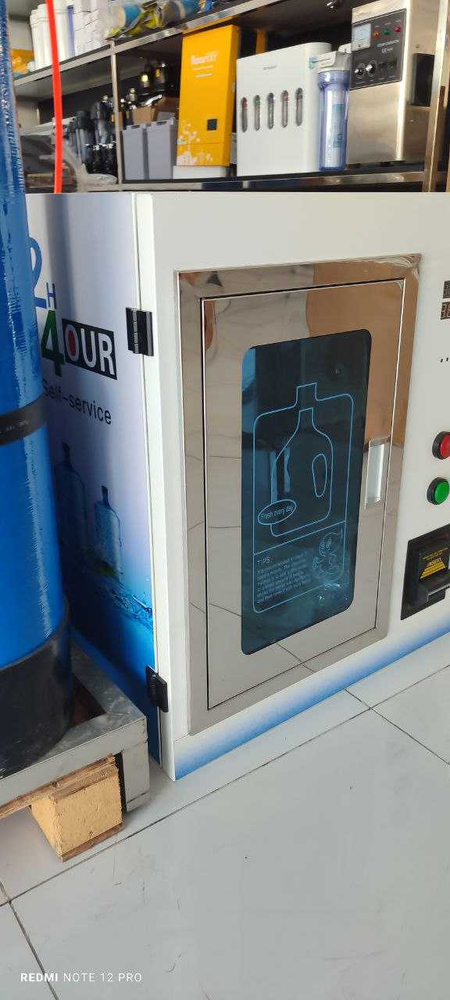 Vending suv sotish uskunasi. Vending avtomati