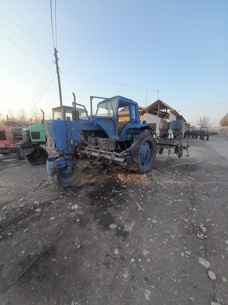 Traktor MTZ 80 sotildi hammayog‘i joyida dakument hammasi joyida