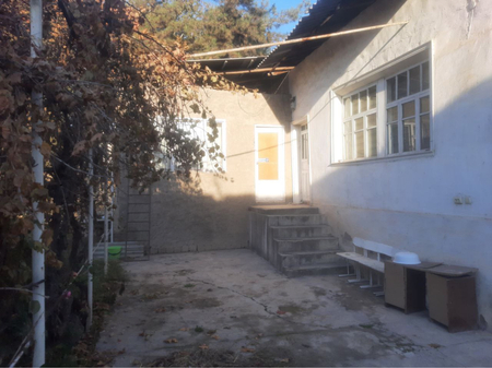 Uy sotiladi 4 xona 16 sotix uchastka