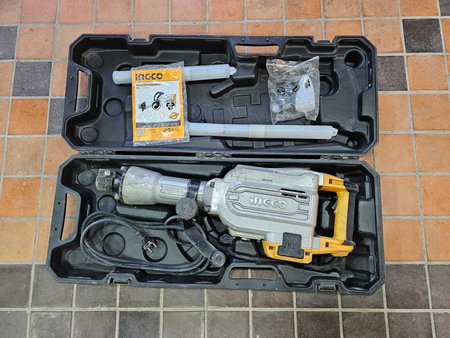 Молоток отбойный INGCO PDB17008 INDUSTRIAL перфоратор