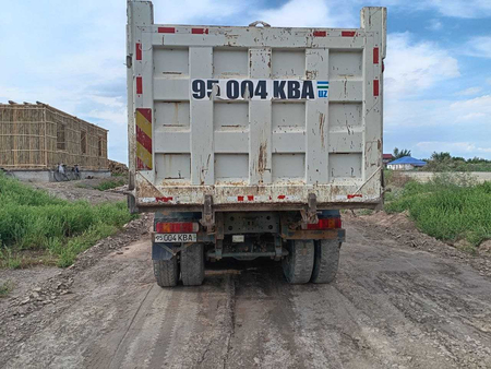 Самосвал HOWO 25 тн