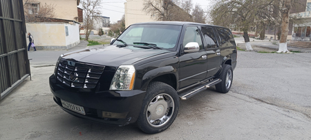 Cadillac escalade sotiladi