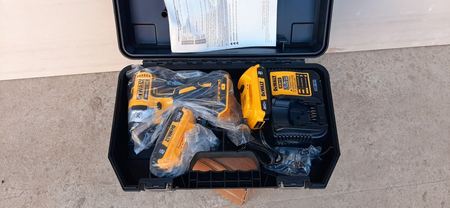 DeWALT impact 887D2