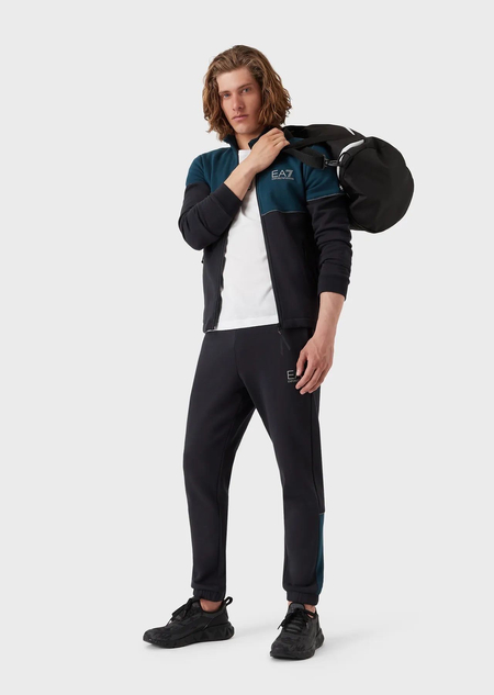 Костюм Armani EA7
