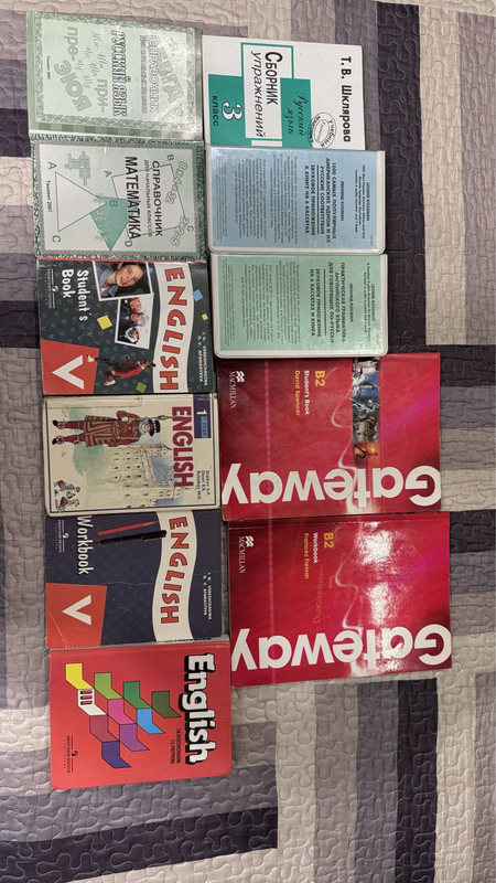 Продаются книжки по английскому языку, математике и другим предметам