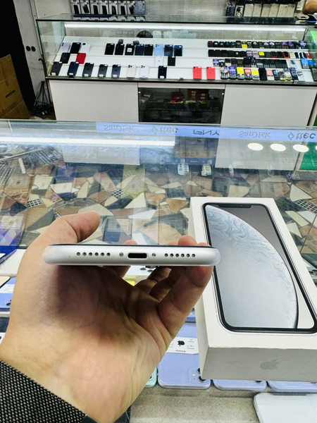 iPhone Xr  128 gb white ideal