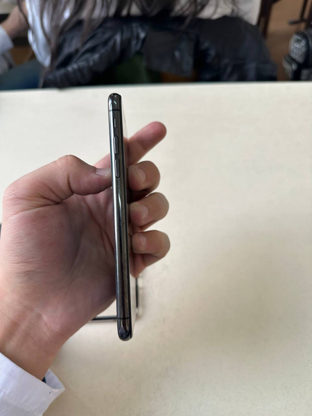 Iphone xs max 250$.