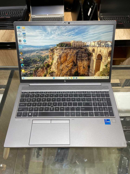 HP ZBook 15 Сенсорный Core i7-1165G7 озу16гб 512ssd Nvidio Quadro T500