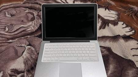 MacBook Pro sotiladi