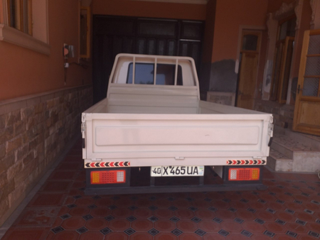 Toyota hise sotiladi 1998 yili mator mers 111 benzin metan 6500$