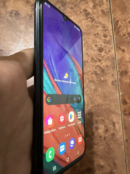 Samsung galaxy A40 sotiladi