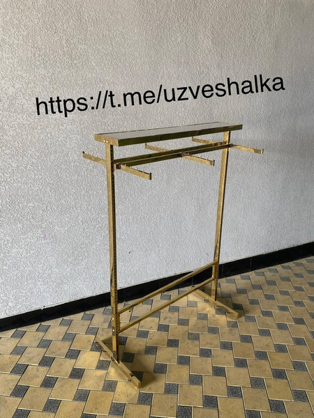 Торговое оборудование для магазина одежды