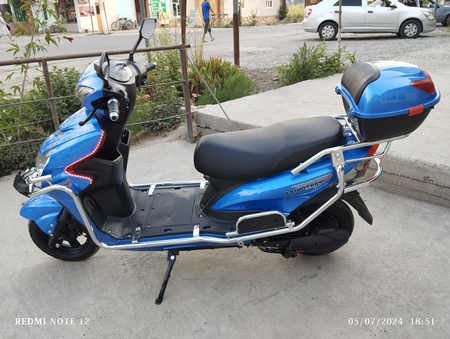ARIVO700 skuteri