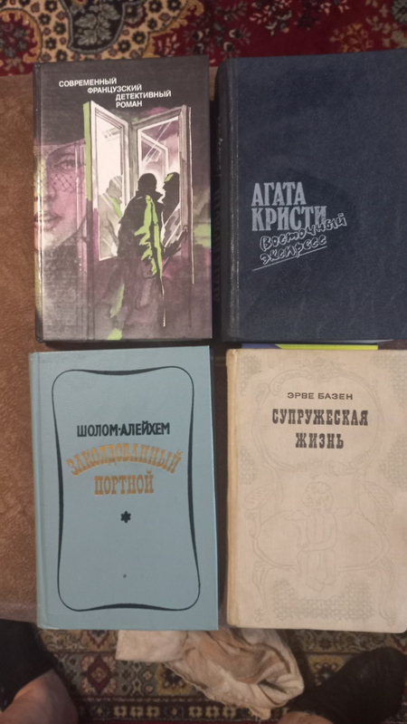 Книги детективы и другие в отличном состоянии