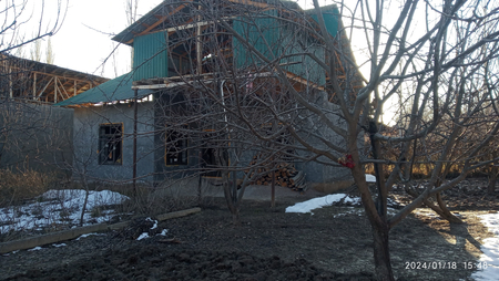 Yarim tayyor dacha sotiladi