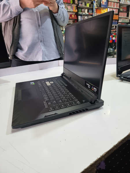 Asus ROG STRIX s5d