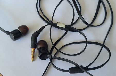 JBL T110 наушник сотилади