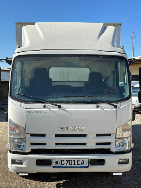 iSUZU автомобиль сотилади