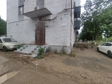 Продаётся нежилой объект вдоль дороги.