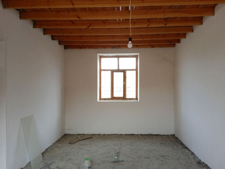 Уй сотилади. Варианлар бор .  35 000.