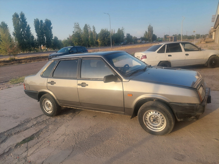 Vaz 21099 metan gaz sotiladi