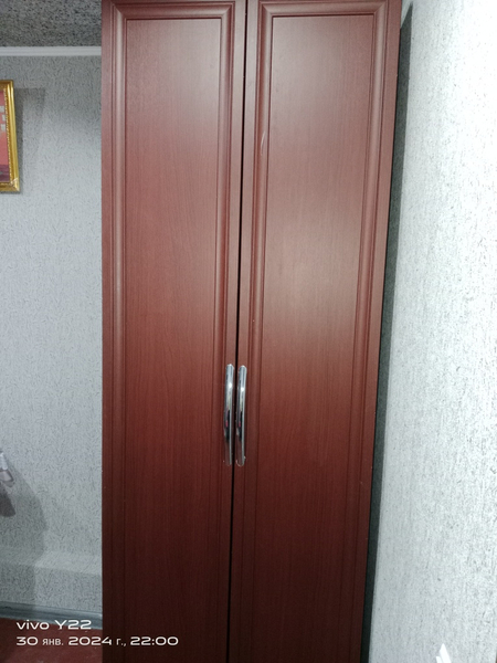 Shkaf sotiladi yangidek