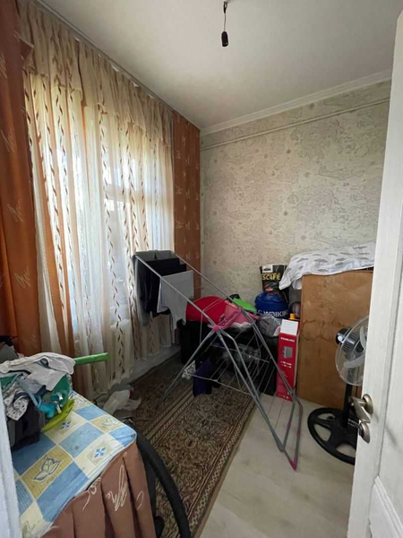 Продаётся квартиры  3/4/4 на Мирабадском районе Куйлюк-1 (J2337)
