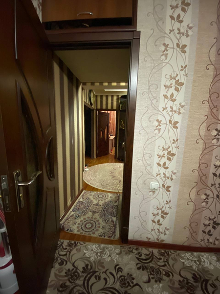 Продается четырехкомнатная квартира  в Юнусабаде 10квартале.