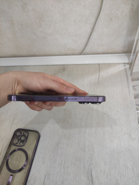 Iphone 14 pro. Емкость 87%.