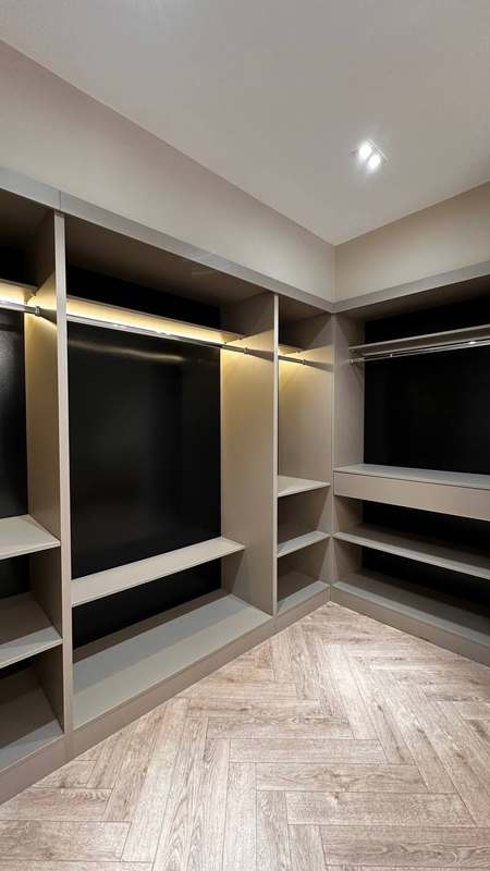 Ц-4, Центр, спецплан 4в3/2/9, 120 М², лоджия: 2,5*6,5 евро люкс!
